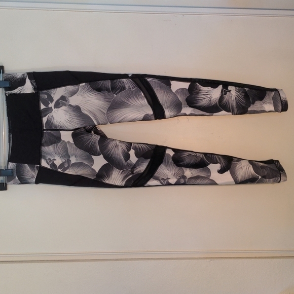 CALIA by Carrie Underwood | Pants & Jumpsuits | Calia Black And White Floral Legging | Poshmark